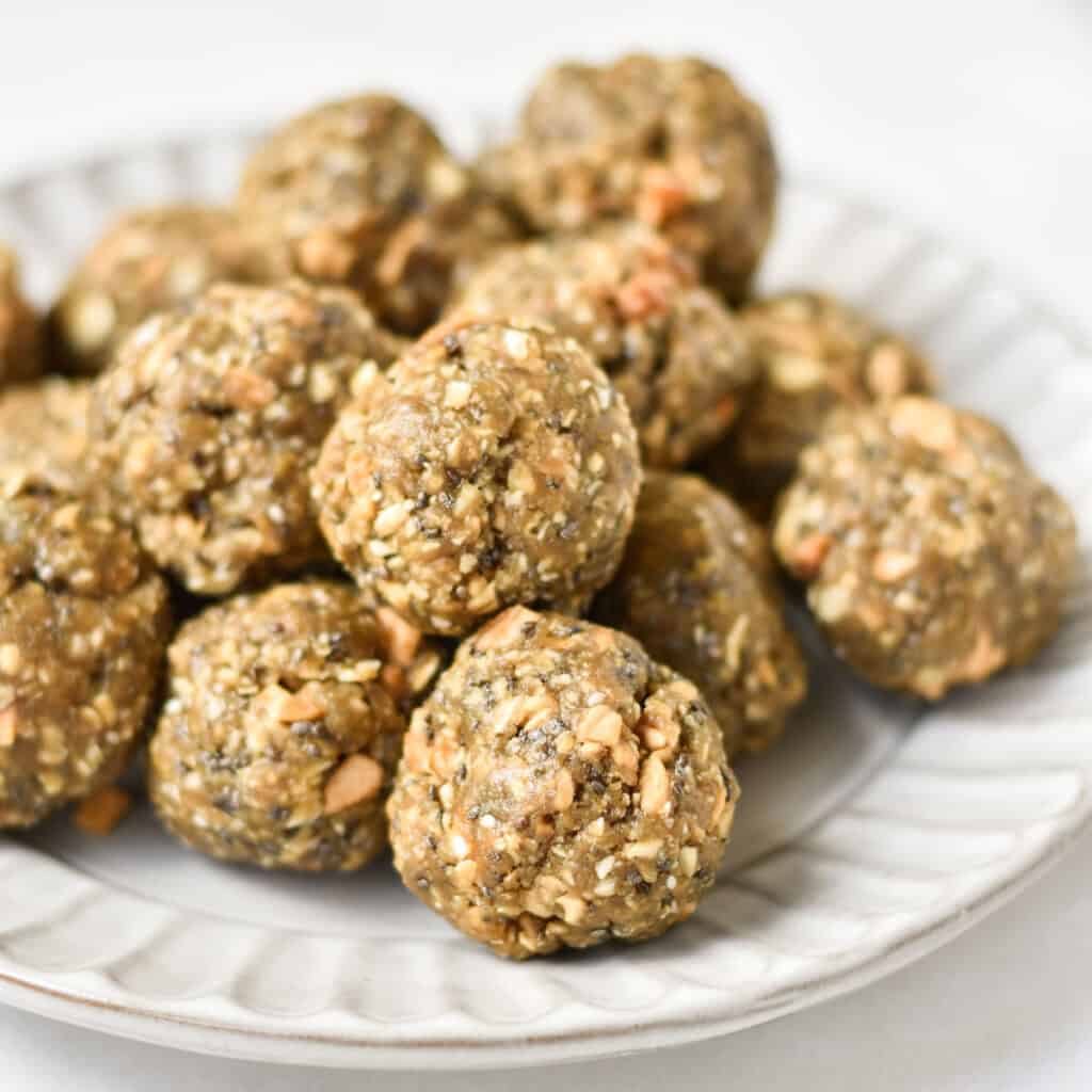 Oatmeal Protein Balls - The Dizzy Cook